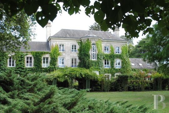 Comment faire la différence entre un château et un manoir